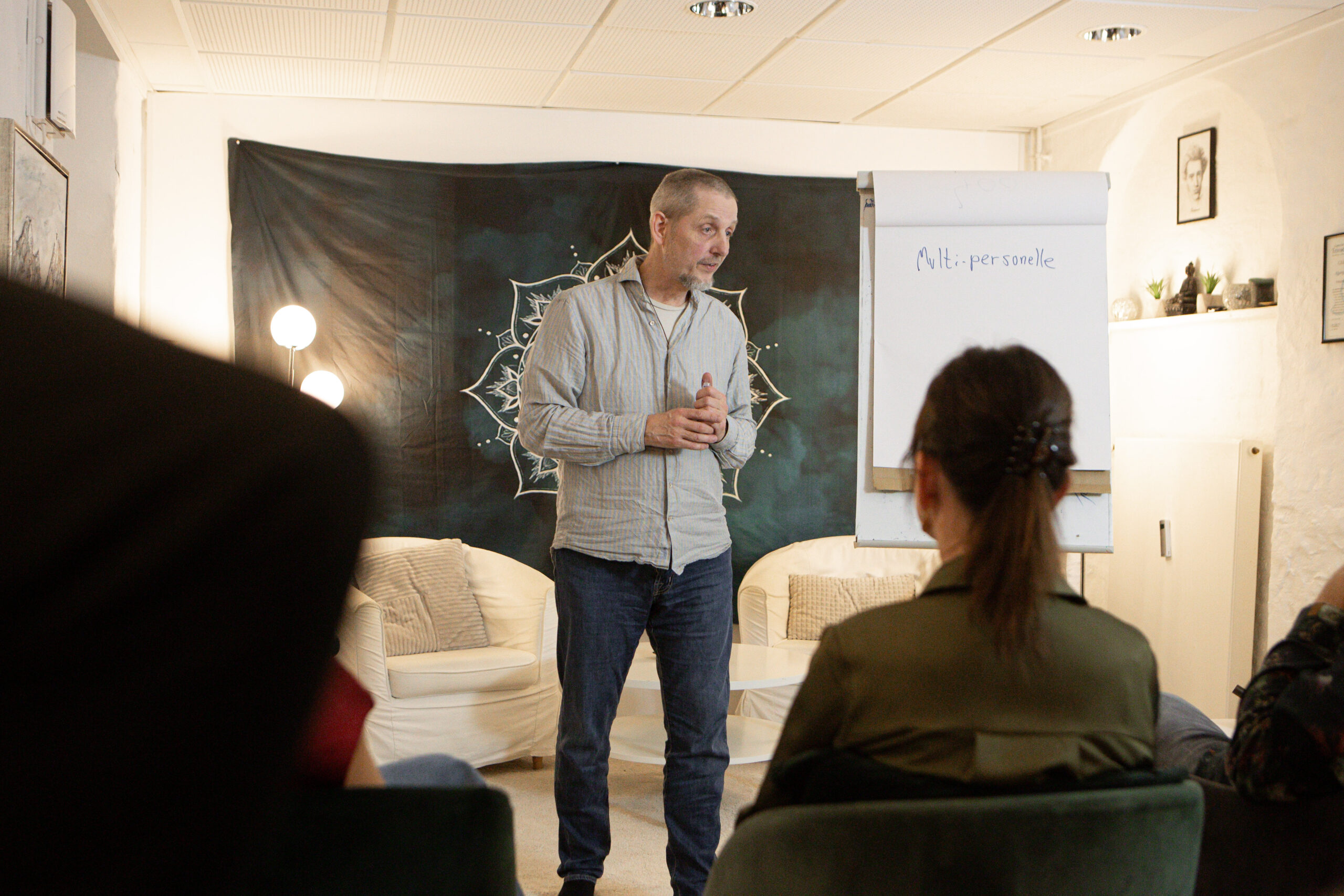 Hvad er gestaltterapi? Læs hvordan metoden og terapi hjælper.